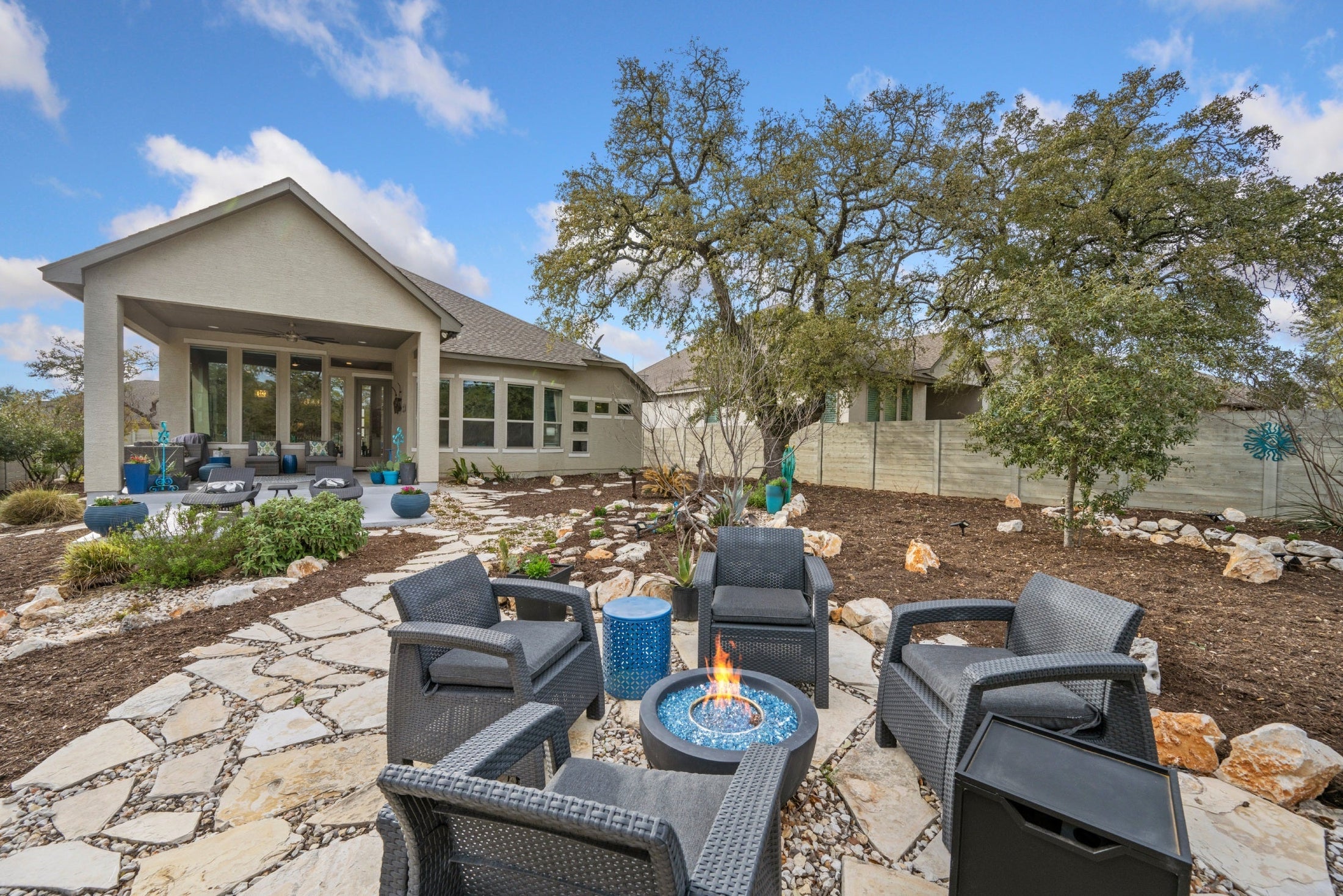 Latest Fire Pit Trends to Keep You Warm This Fall – Fire Pit Outfitter